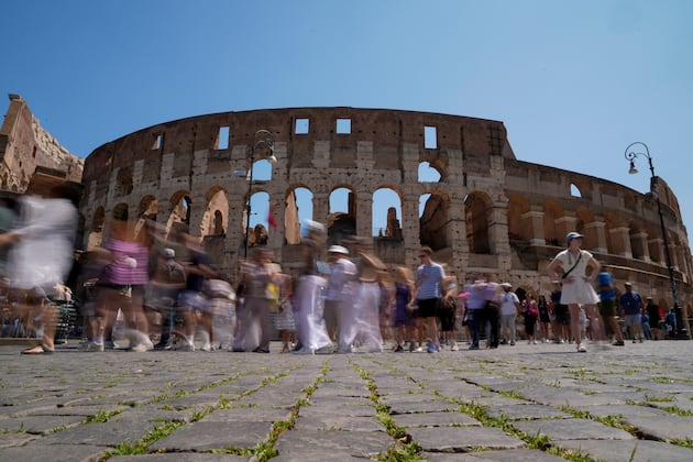 Bad tourist behavior, from the Colosseum to Machu Picchu – Deseret News