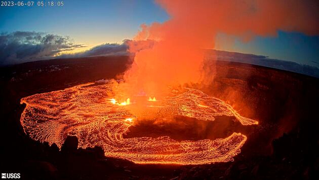 Hawaii volcano: Kilauea volcano erupts while experts warn of dangers ...