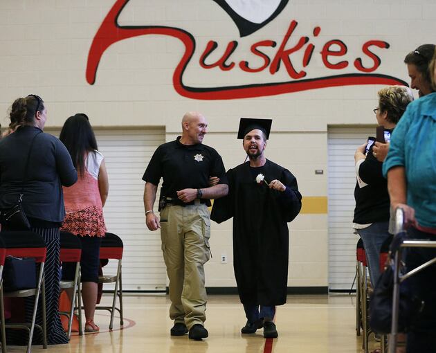 Photos: Hartvigsen School honors 2016 graduates – Deseret News