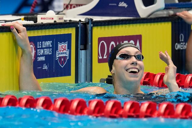Gretchen Walsh sets world record, qualifying for Olympic debut ...